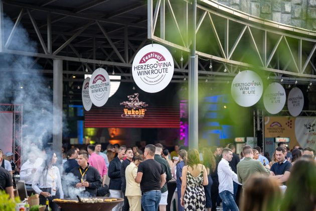 Buhač i Balavac otvorili 2. Festival Vinske ceste Hercegovine u Mostaru ...